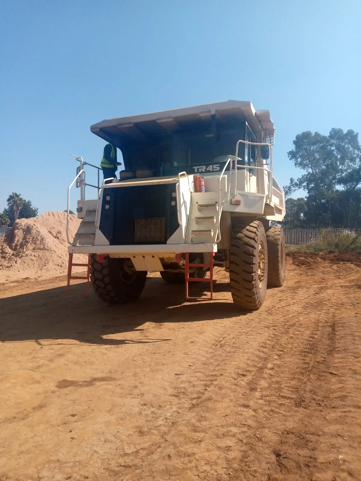 aDT dump truck training in Soweto - Dump truck training Masters | TLB ...